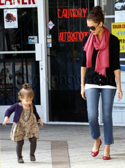 Jessica Alba Teaches Honor how to Walk - Mavrixphoto Photo-Journalism